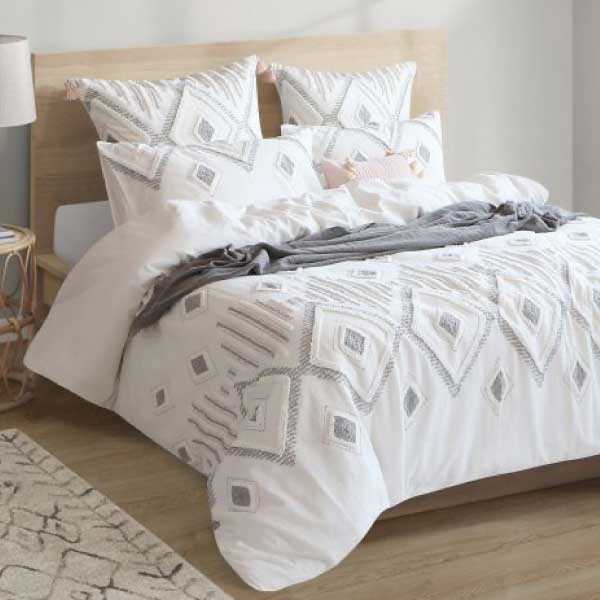 Zuma White Jacquard Quilt Cover Set by Renee Taylor – Cottonbox Pty Ltd